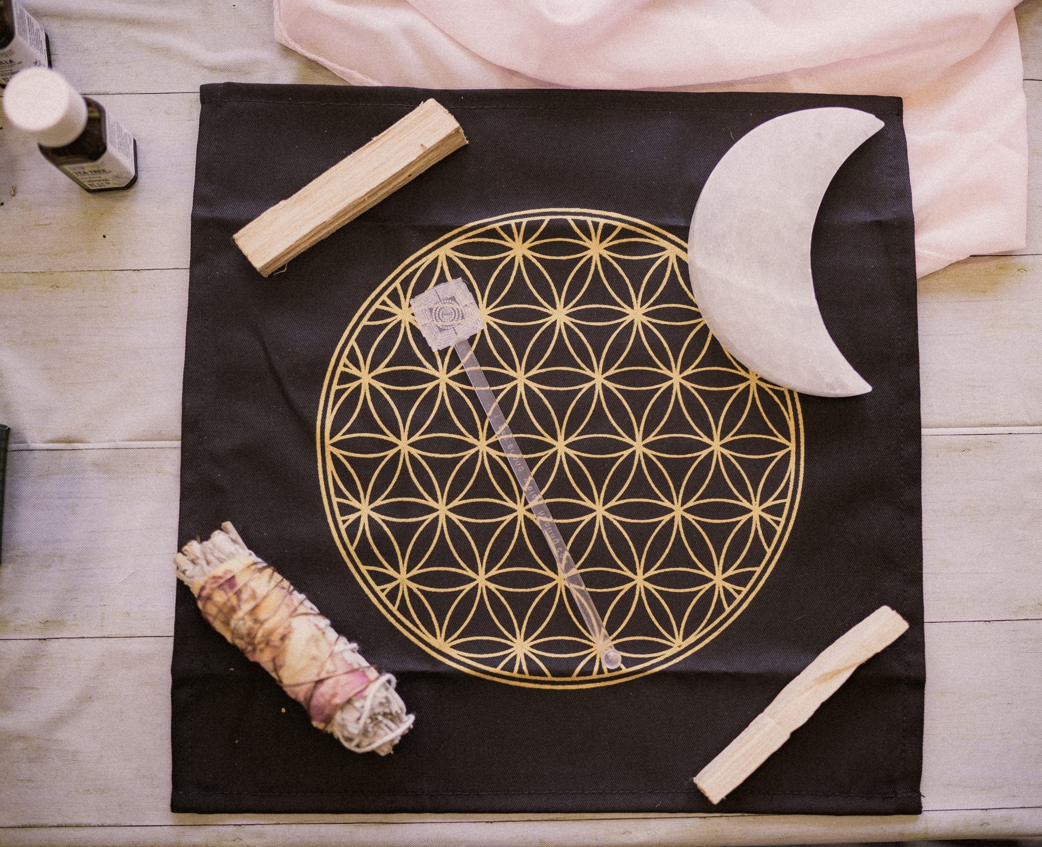 How to Use Sage: Smudging with Sage + 3 Other Ways to Cleanse Your ...