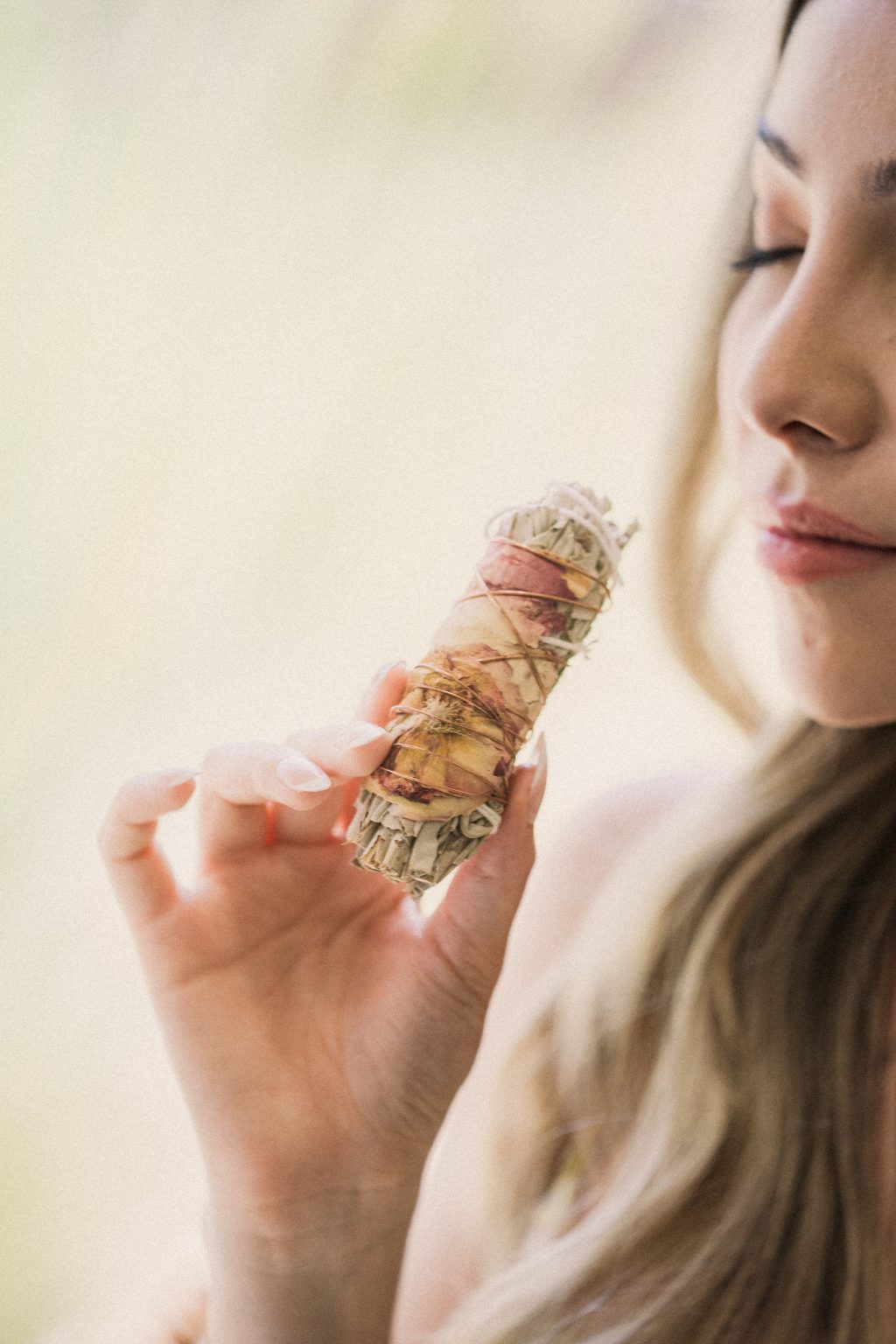 How to Use Sage: Smudging with Sage + 3 Other Ways to Cleanse Your ...